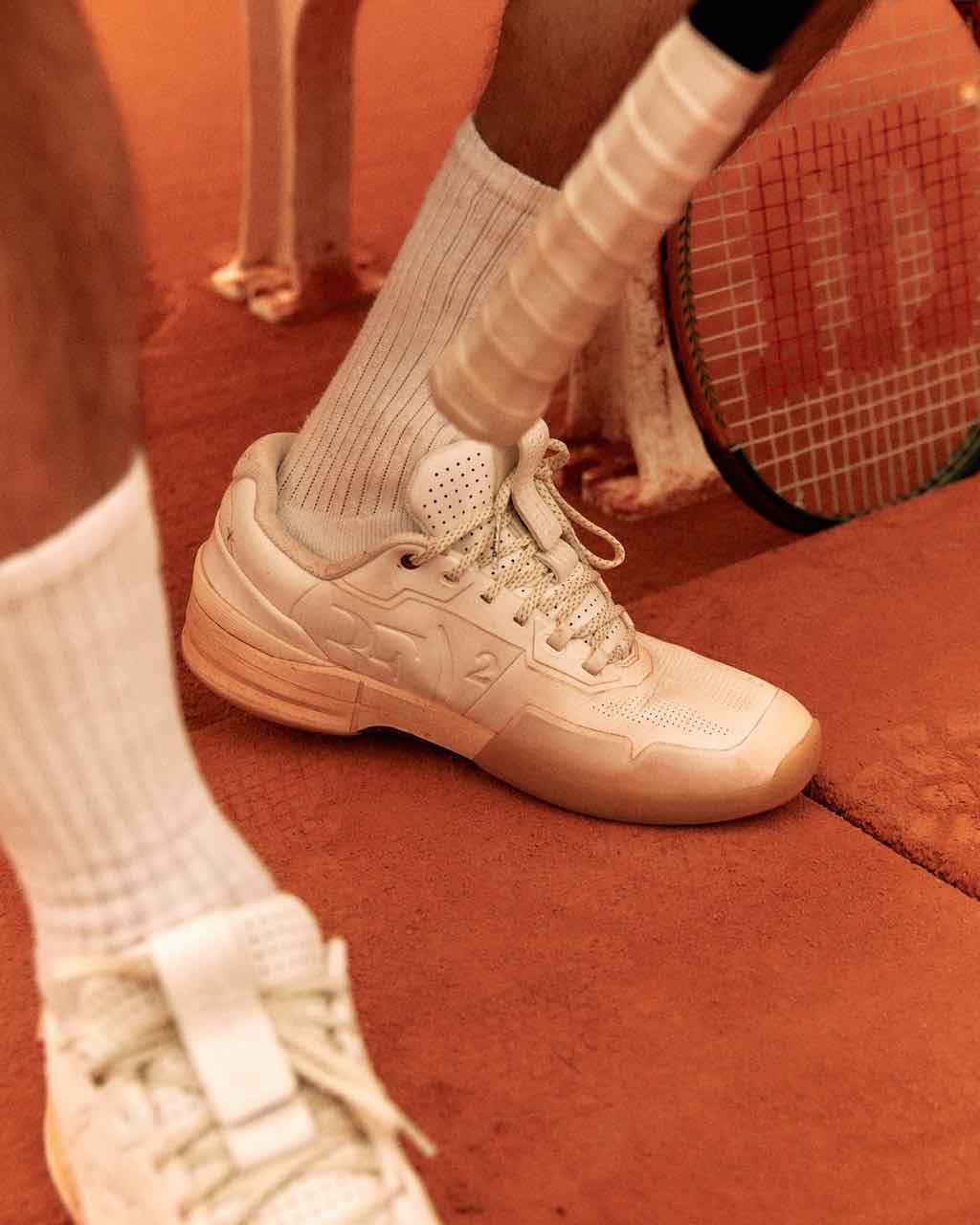 新聞分享 / Ronnie Fieg、Roger Federer 兩大天王攜手的 Kith x On Running (RF)² 系列用紅土仿 ...