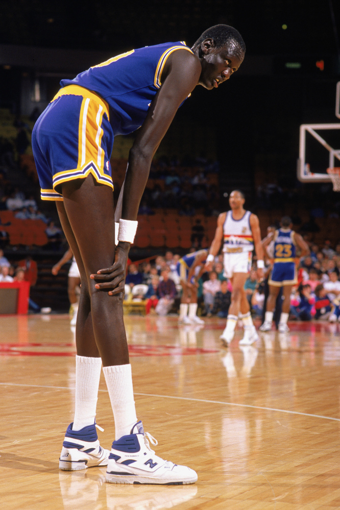 Manute Bol rests - KENLU.net