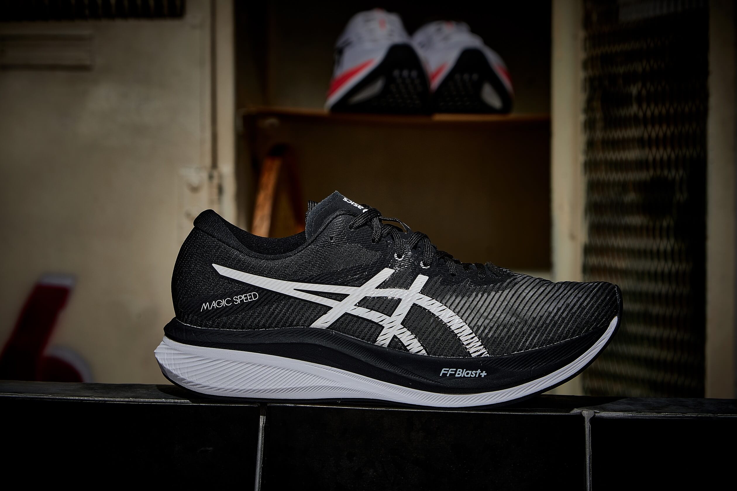 feature-asics-magic-speed-3-running-shoe (11) - KENLU.net