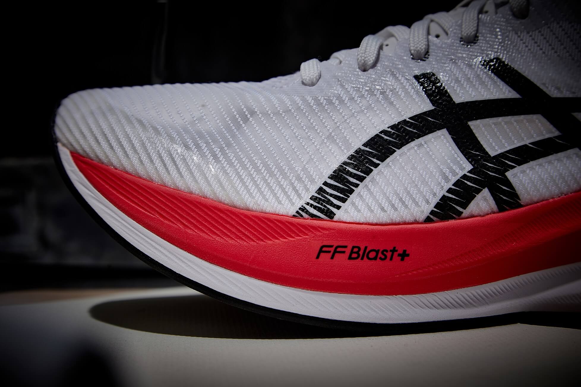 ASICS 用料不手軟 / 看 MAGIC SPEED 3 如何做出有感進化 - KENLU.net