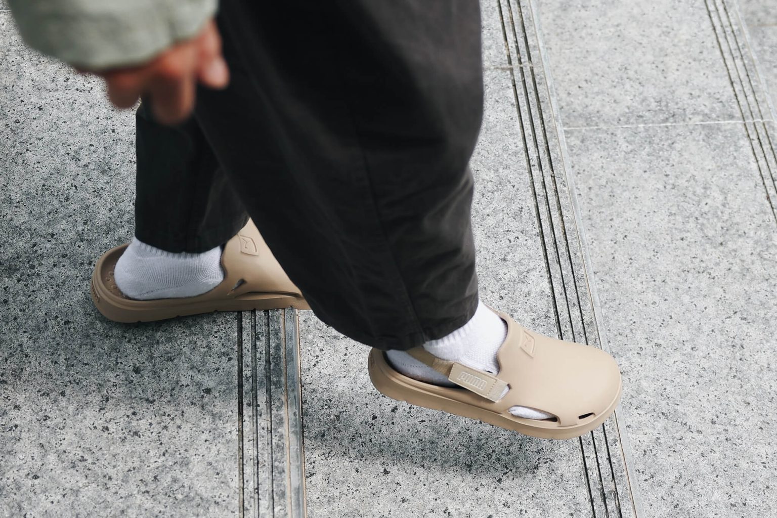 勘履訪客 / 放入購物車不猶豫！夏天的清爽、造型和舒適 PUMA Shibui Mule 都幫我想到了 - KENLU.net