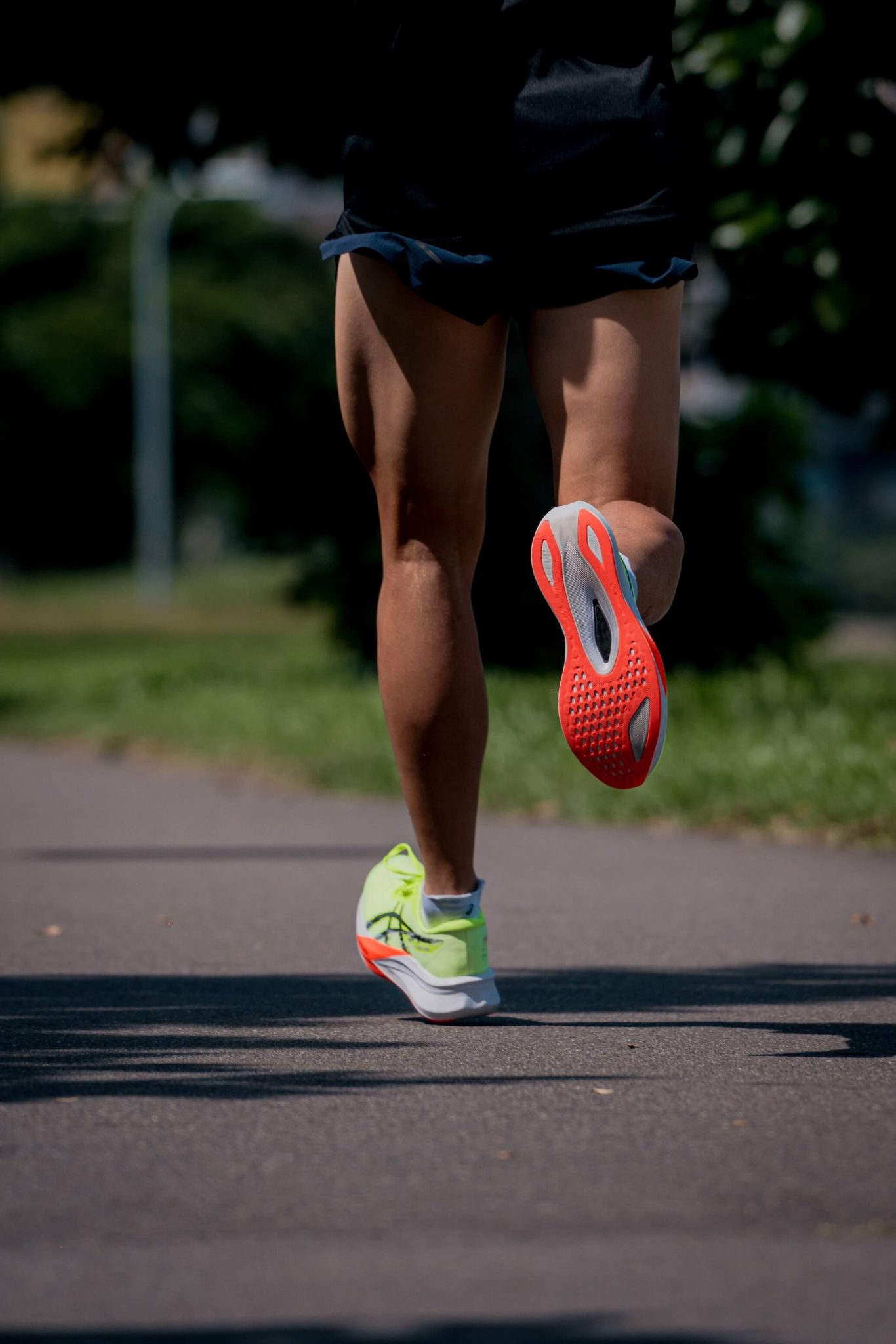 勘履鞋評 / 系列愛用者實測 MAGIC SPEED 4 有感！看 ASICS 如何把「訓練用跑鞋」升到另一檔次 - KENLU.net
