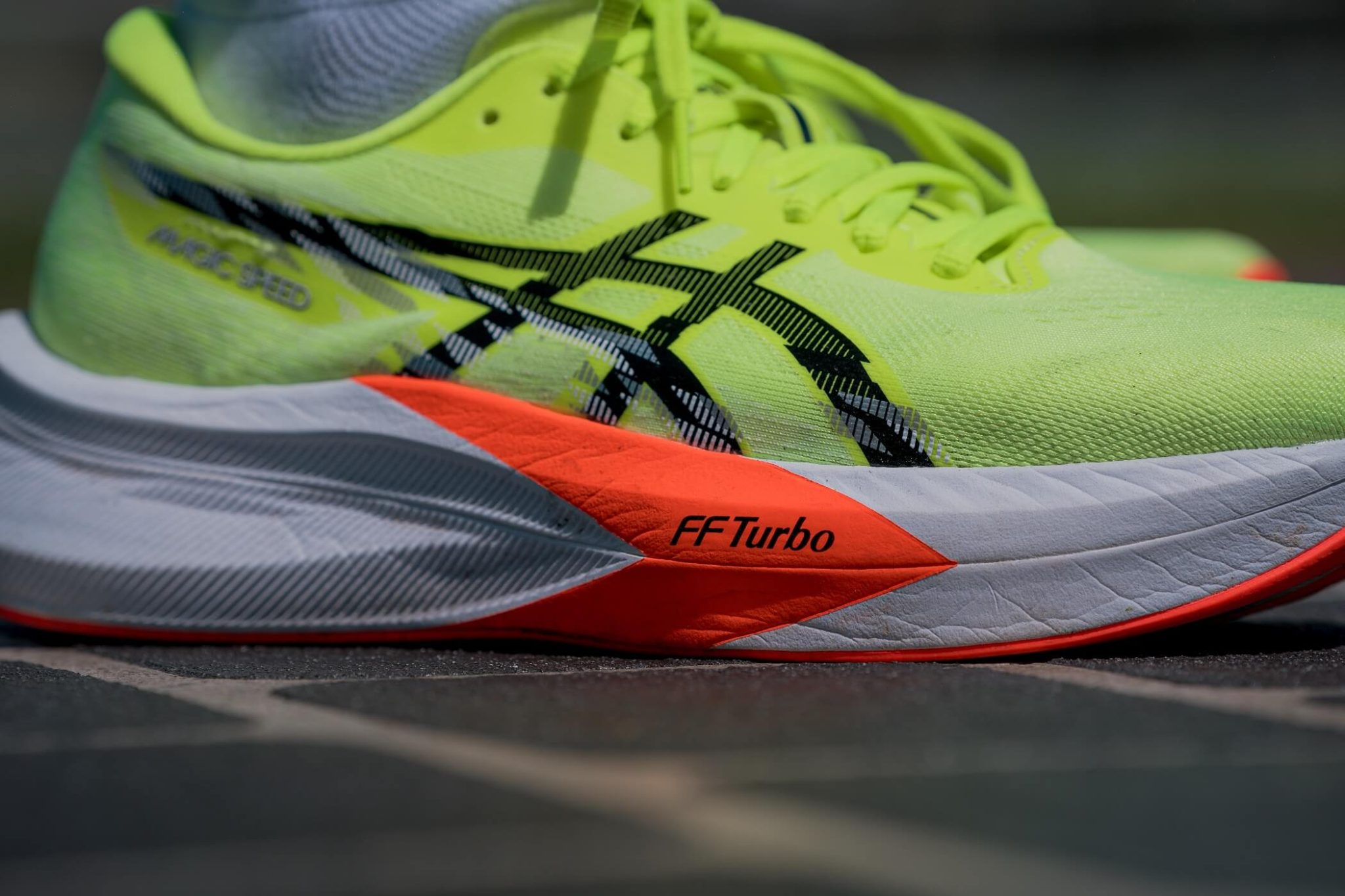 勘履鞋評 / 系列愛用者實測 MAGIC SPEED 4 有感！看 ASICS 如何把「訓練用跑鞋」升到另一檔次 - KENLU.net